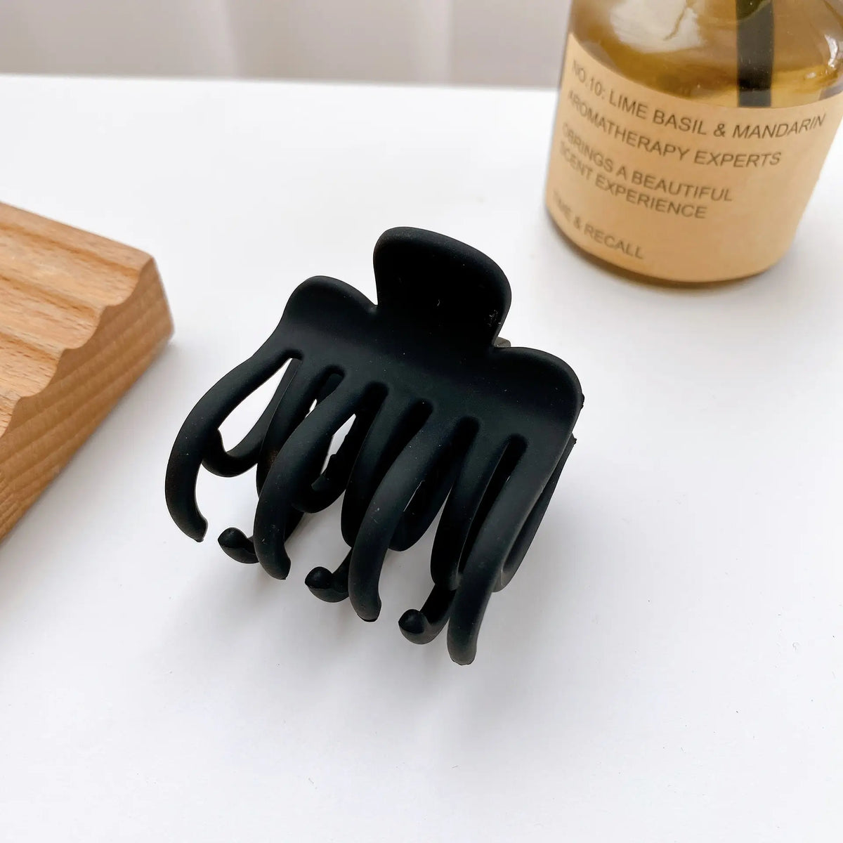 Adorro Sawyer Claw Clip - 1542 – The London Dance Shoppe
